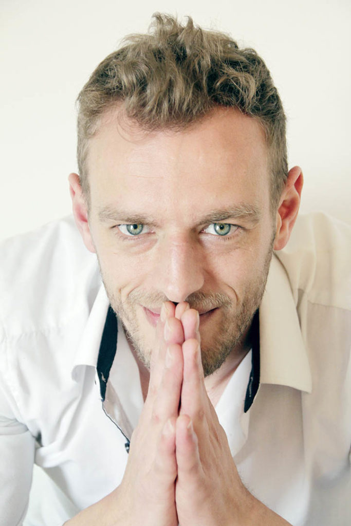 ROMAIN SIMON - Distr'Art agence artistique