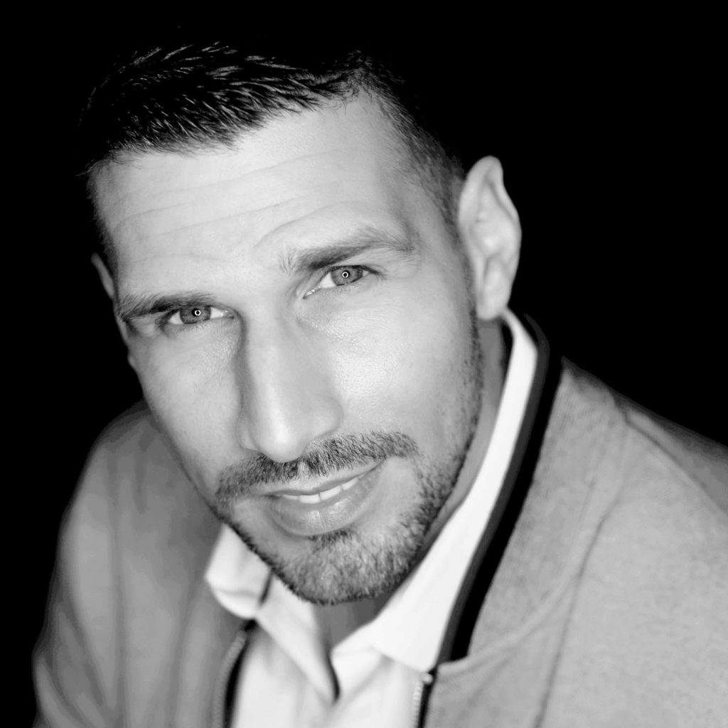 LOÏC LANDRAU - DISTR'ART - Agence Artistique & Littéraire