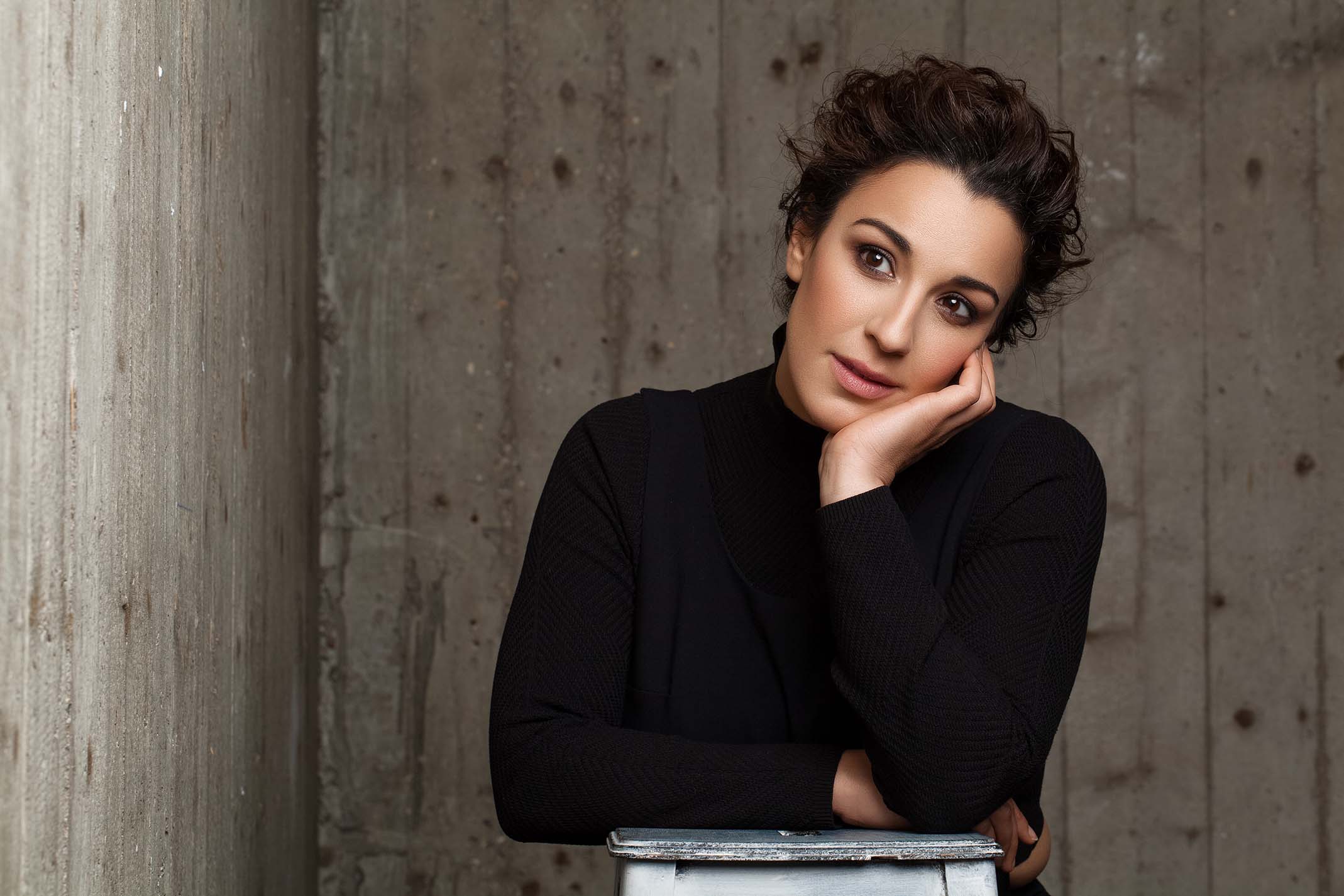 LINA LAMARA - DISTR'ART - Agence Artistique & Littéraire